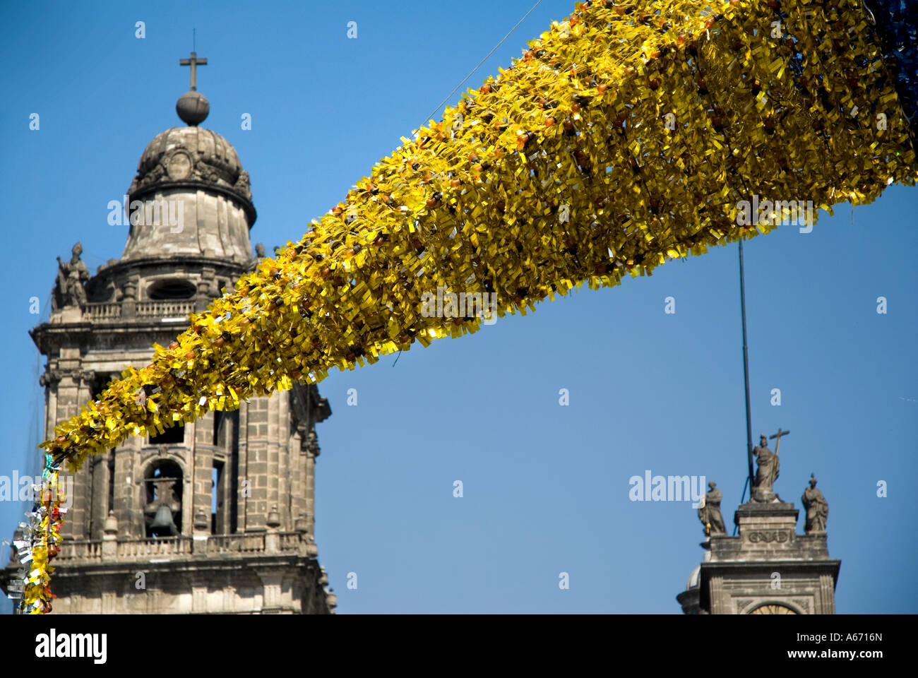 mexico city square - metropolitan cathedral - Plaza de la Constitucion ...