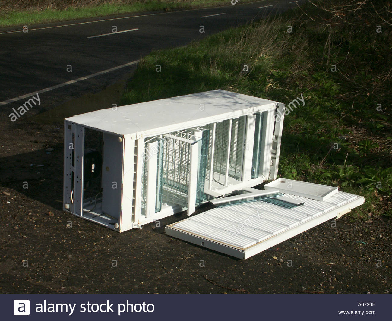 Dumped Refrigerator Stock Photos & Dumped Refrigerator Stock Images - Alamy