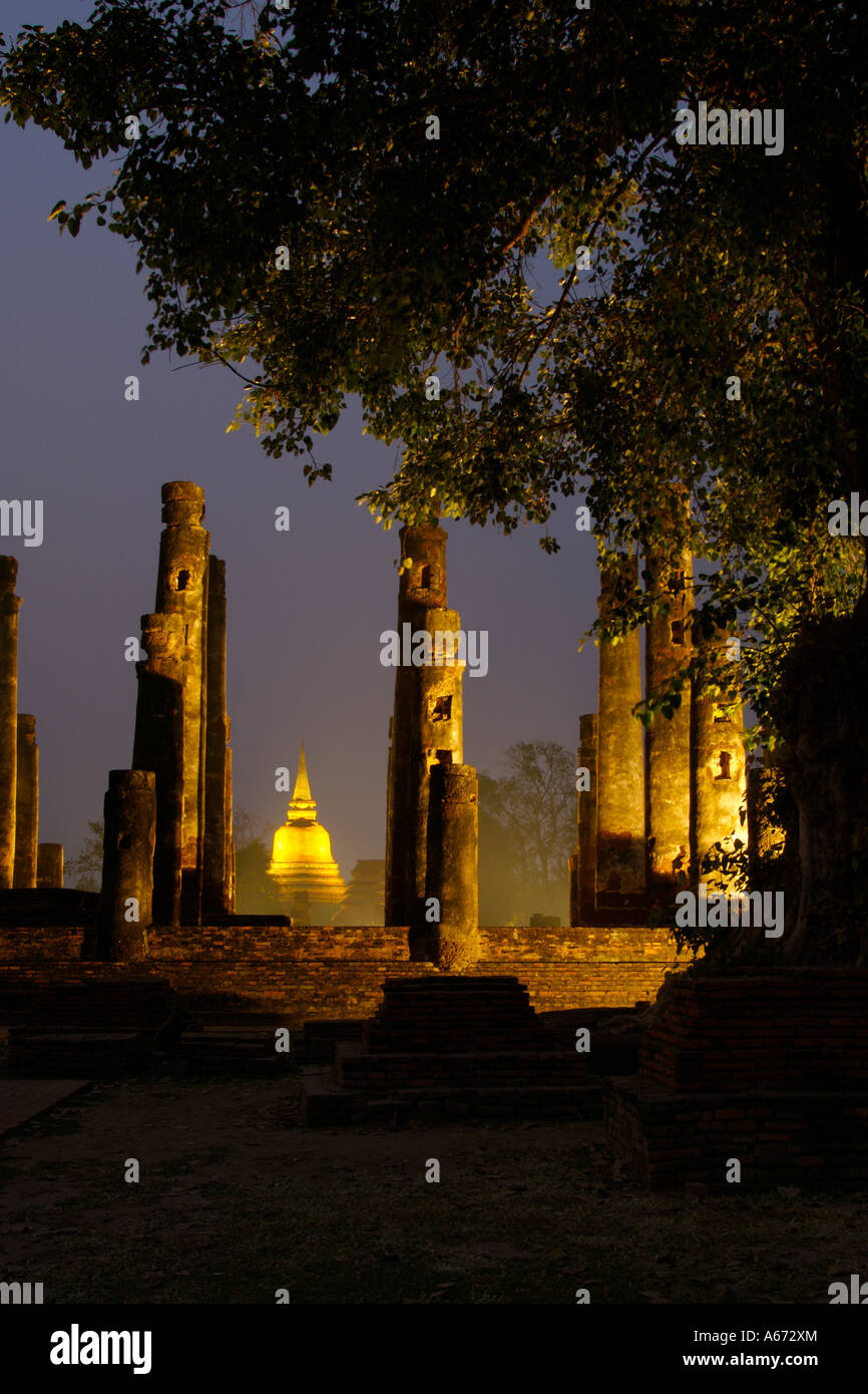 Wat Mahathat and Wat Chana Songkhram at sunset in Sukhothai Stock Photo ...