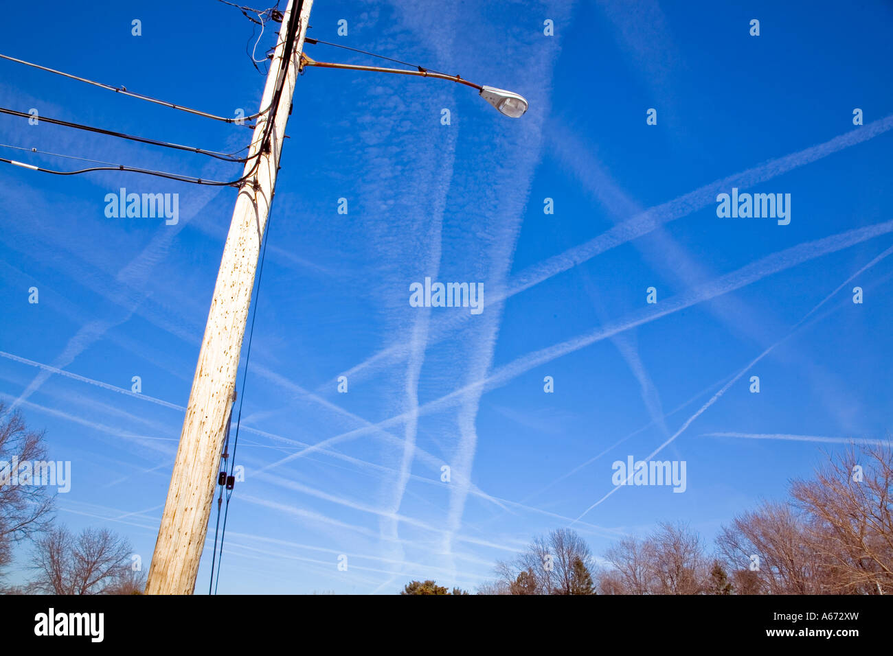 Airplanes contrail hi-res stock photography and images - Alamy