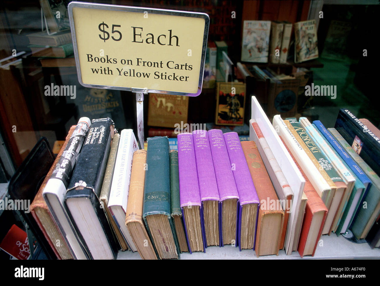 used books for sale Stock Photo - Alamy