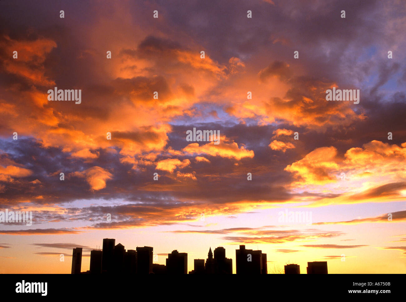 Sunset on boston skyline hi-res stock photography and images - Alamy