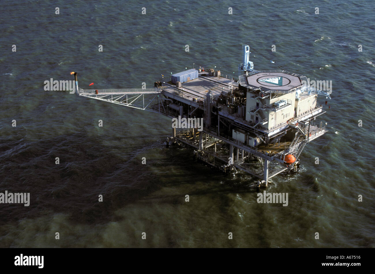 aerial view of offshore oil rig in Gulf of Mexico Stock Photo - Alamy