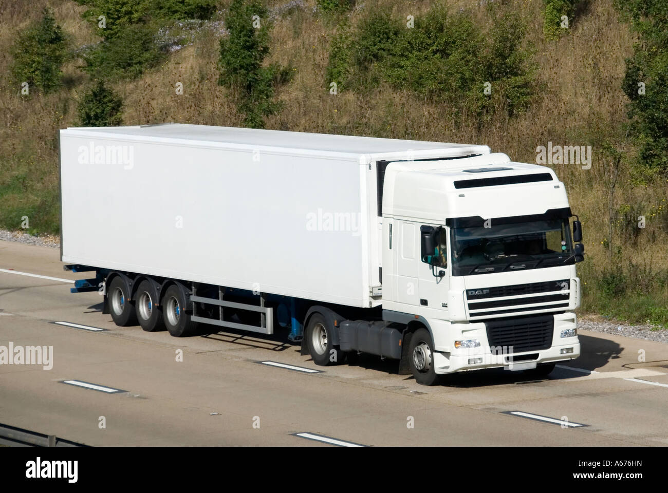 Side & front view of all white clean unmarked articulated rigid trailer ...