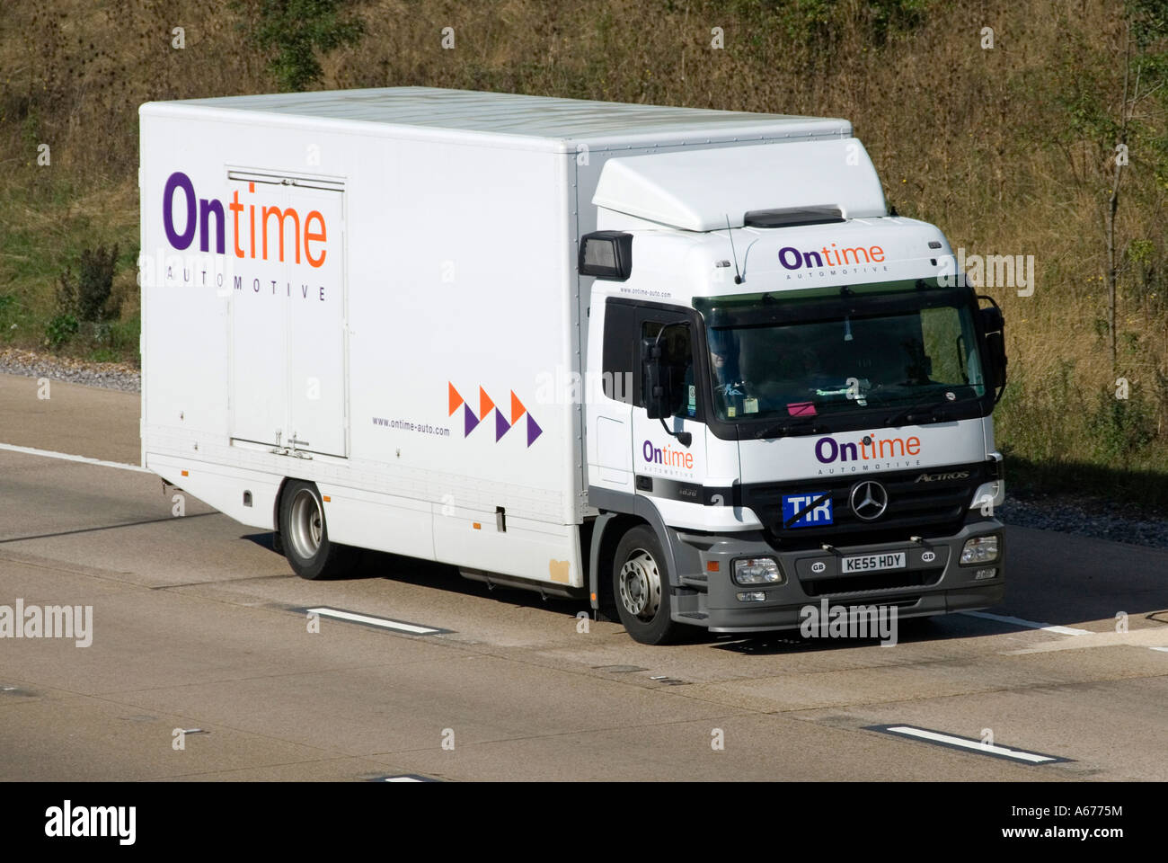 M25 motorway Ontime Automotive lorry Stock Photo - Alamy
