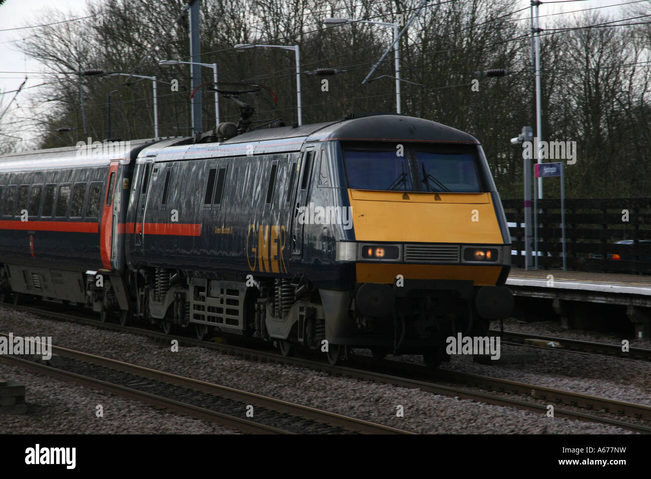 GNER Express Passenger Train passes through Huntingdon Station Stock ...