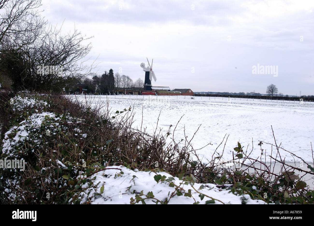 Skidby mill snow hi-res stock photography and images - Alamy