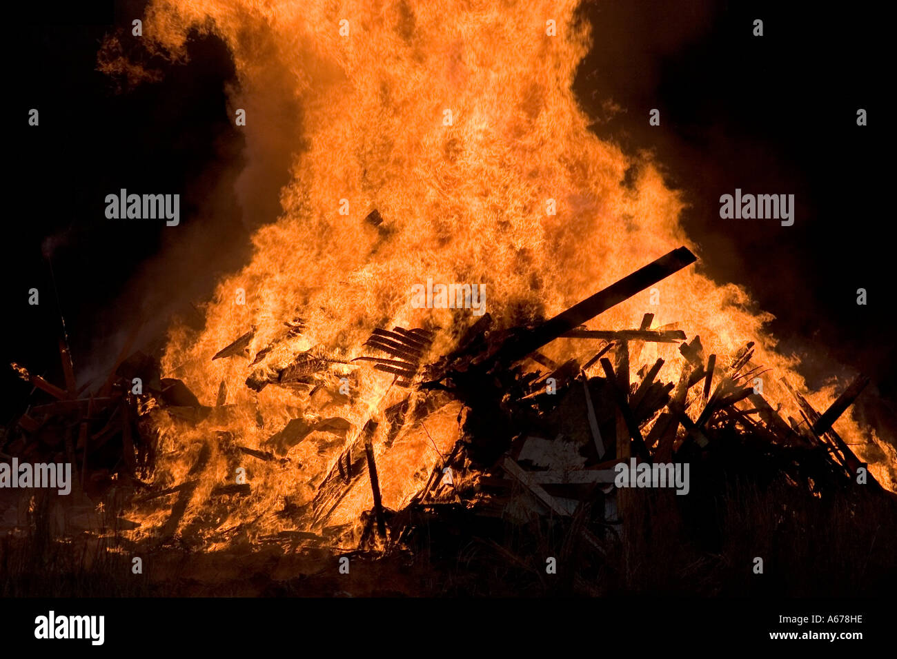 Fire burning rubbish at night Stock Photo - Alamy