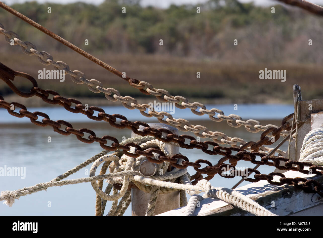 Boat chains hi-res stock photography and images - Alamy