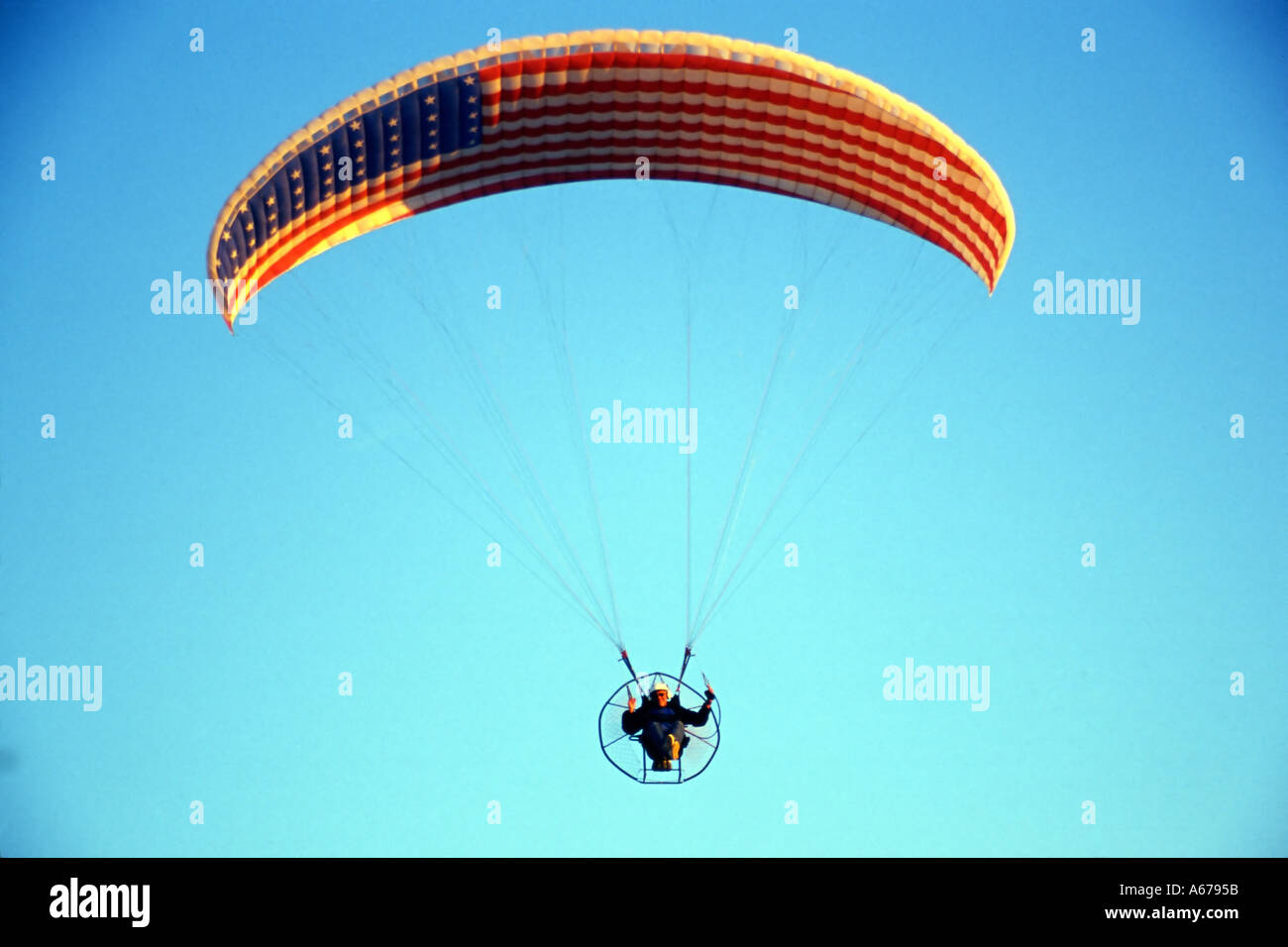 Parasailor hi-res stock photography and images - Alamy
