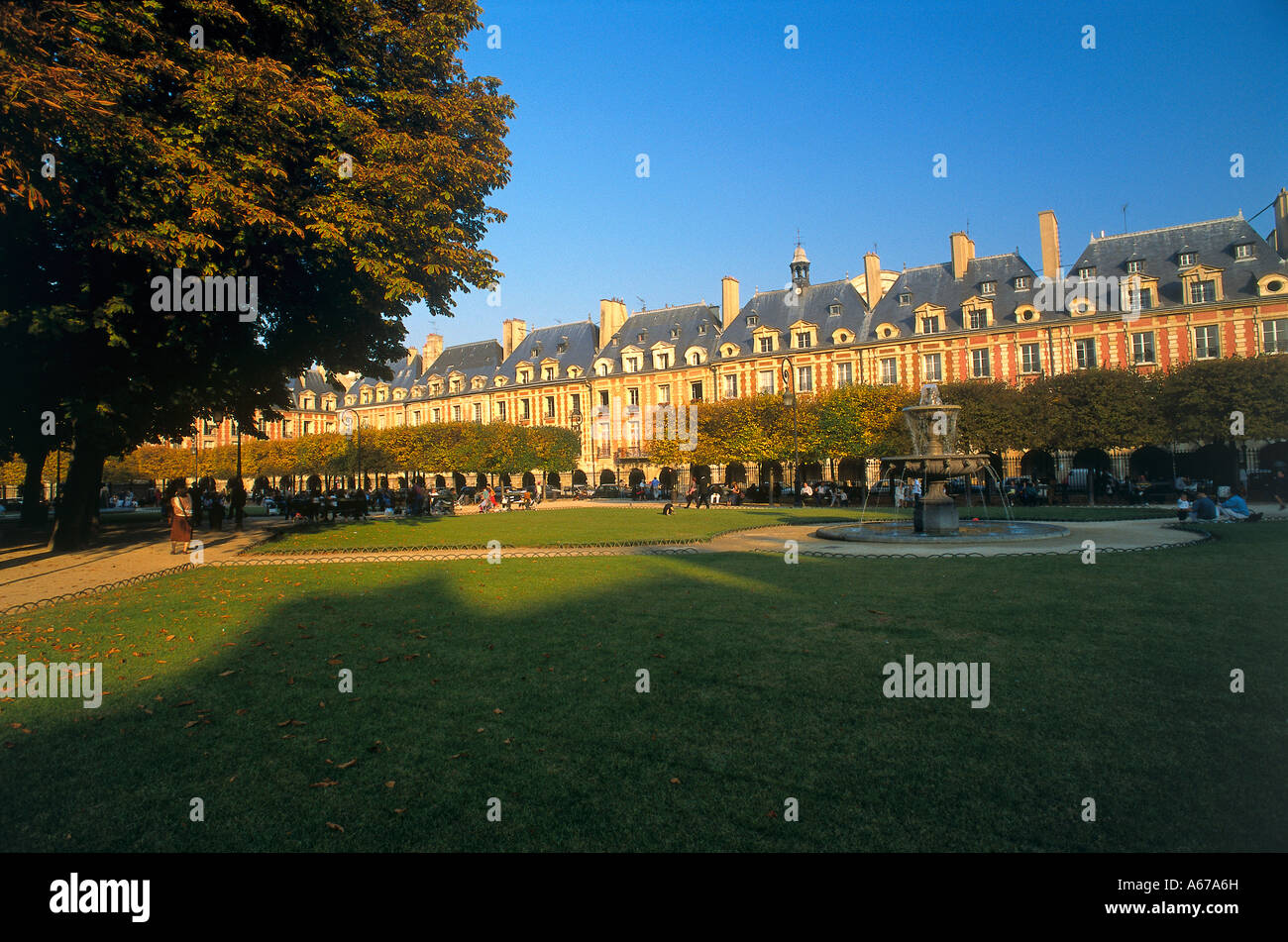 Place des Vosges Paris France Stock Photo - Alamy