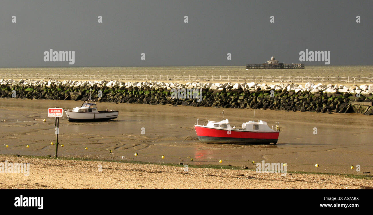 Beached boats in harbour Stock Photo - Alamy