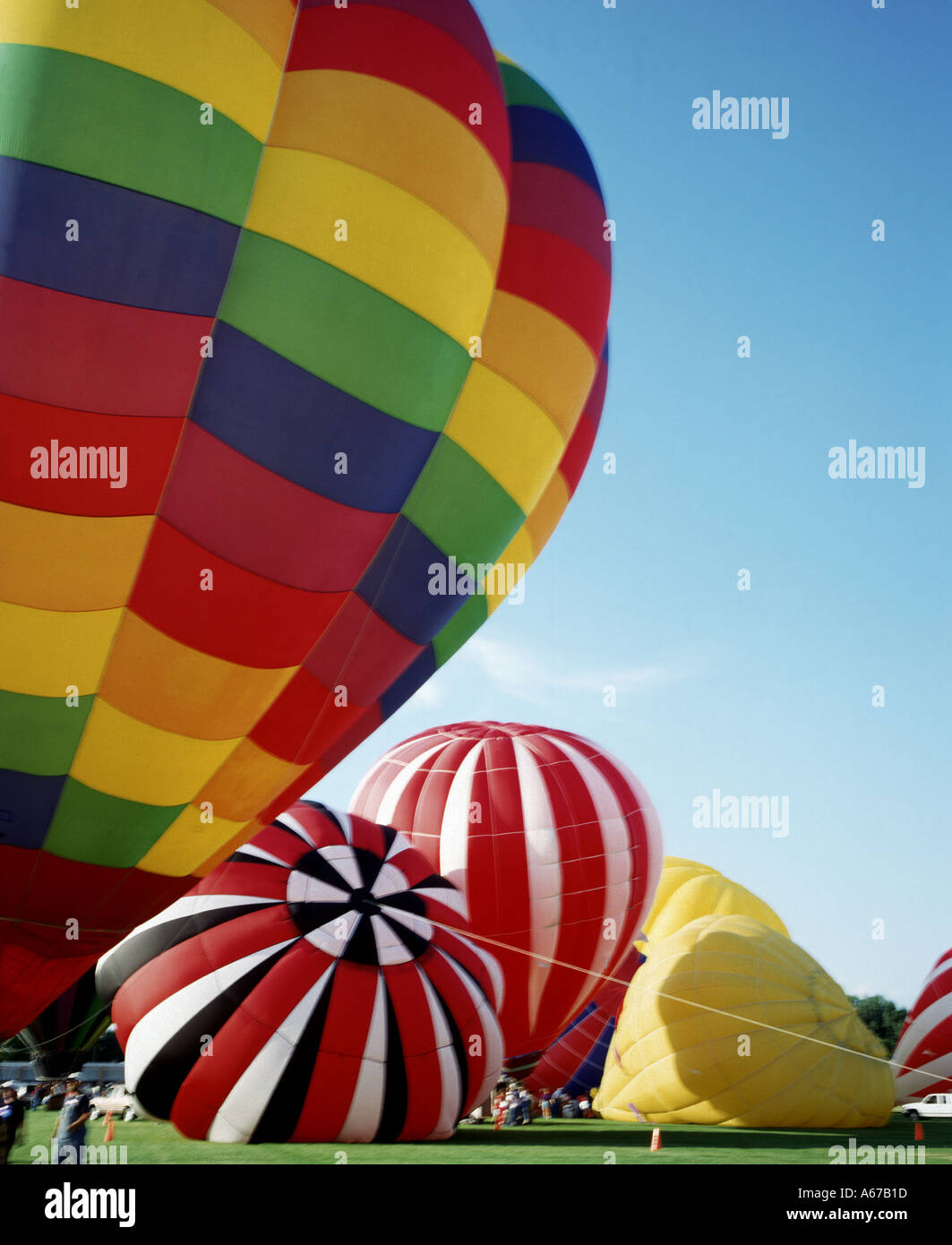 Red balloons floating away hi-res stock photography and images - Alamy