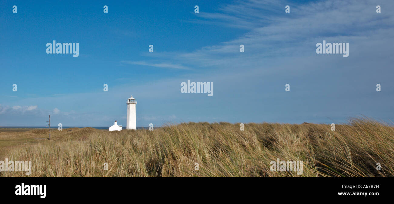 Lighthouse and keepers cottage Stock Photo - Alamy