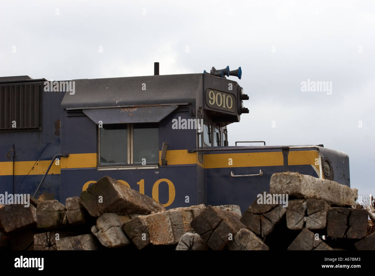 Side view of diesel electric locomotive Stock Photo - Alamy