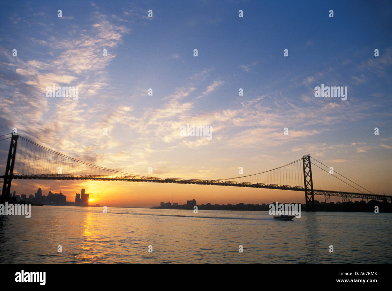 United states border ambassador bridge hi-res stock photography and ...