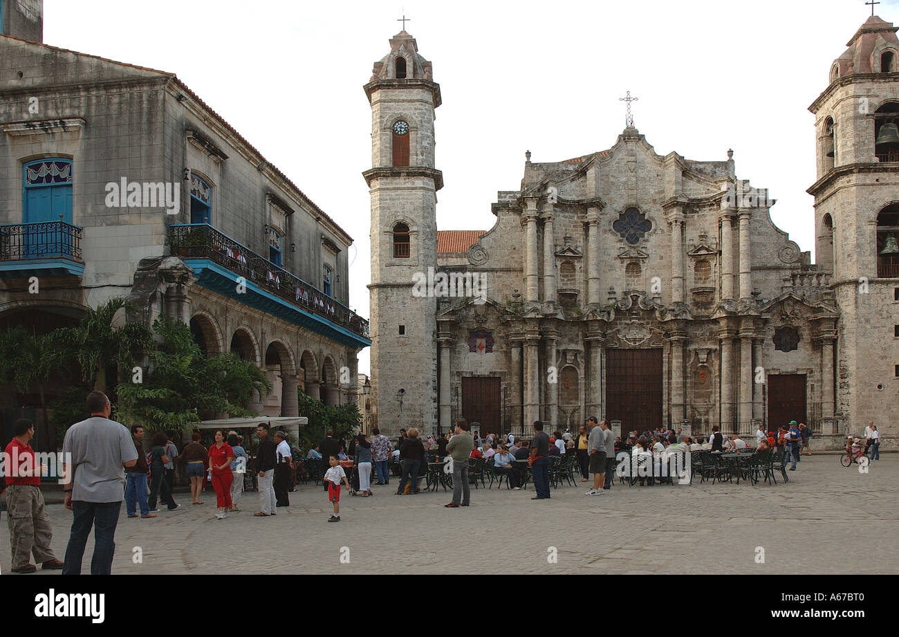 CATHEDRAL SQUARE IN HAVANA Stock Photo - Alamy