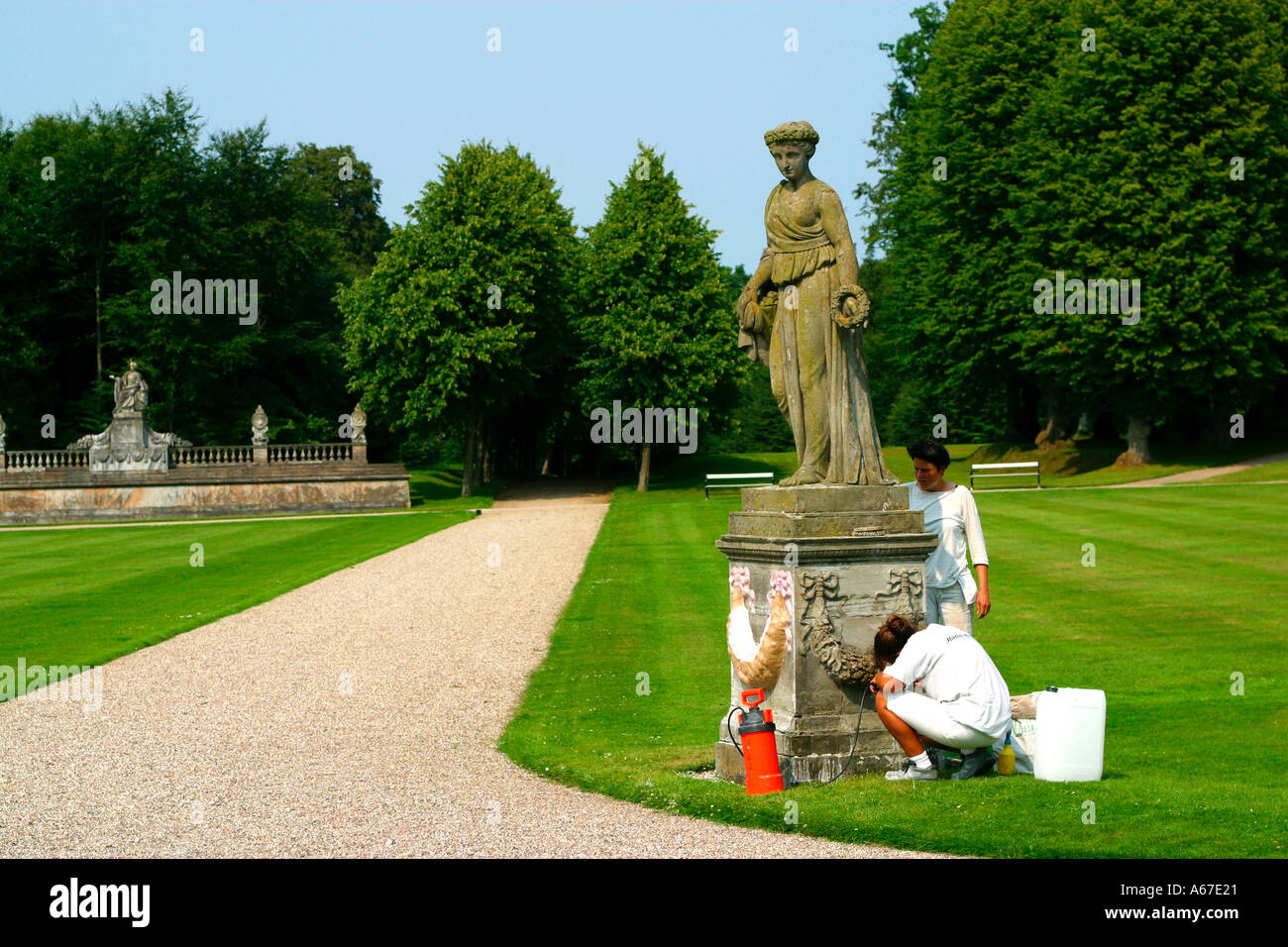 Statue denmark cleaning hi-res stock photography and images - Alamy