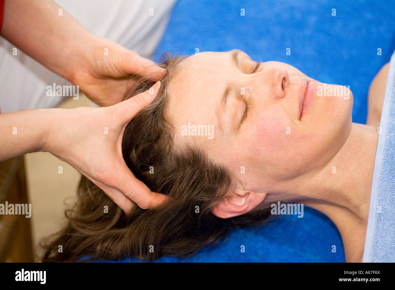 woman getting head massage Stock Photo - Alamy