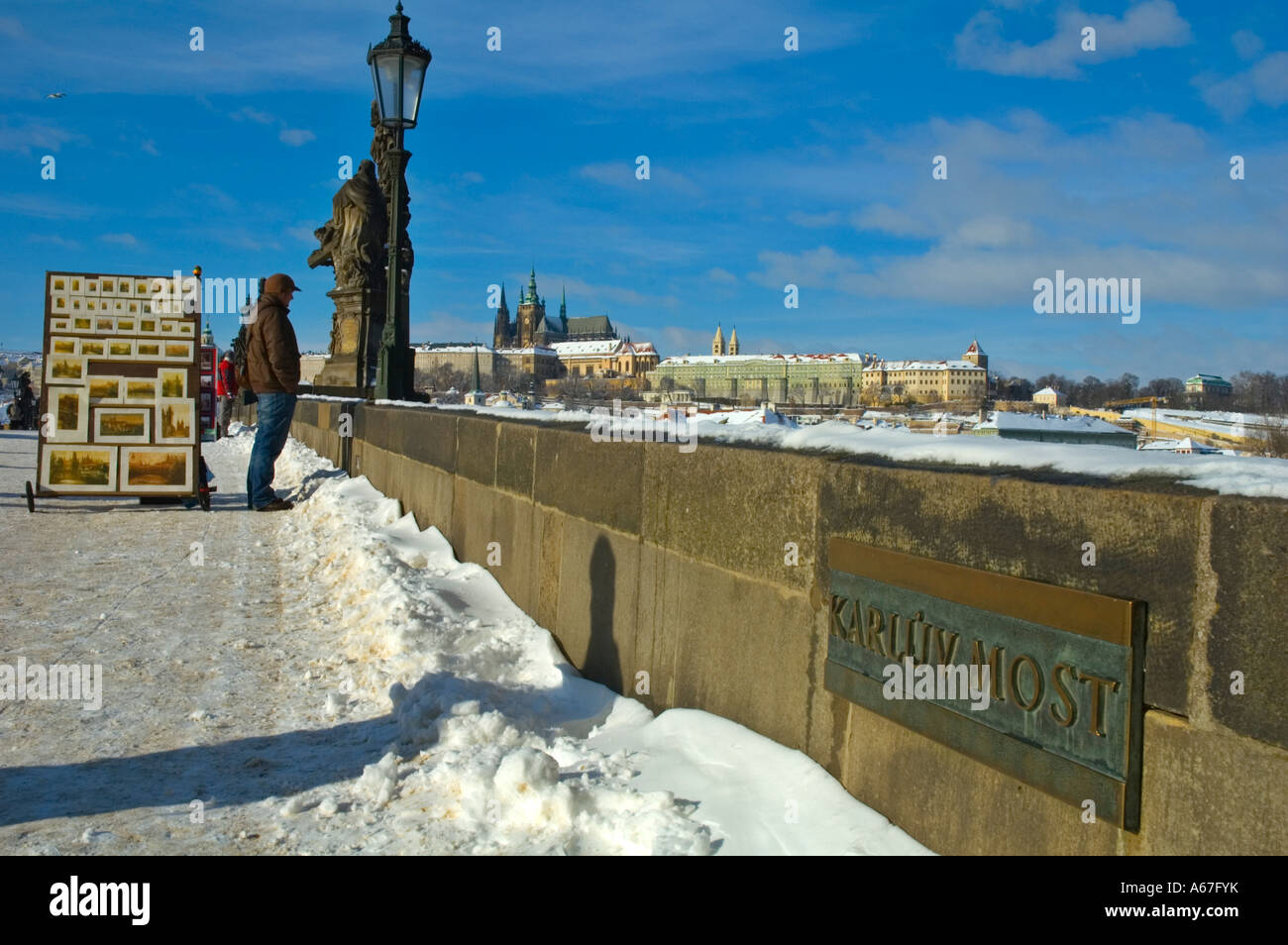 Snow covered charles bridge hi-res stock photography and images - Alamy