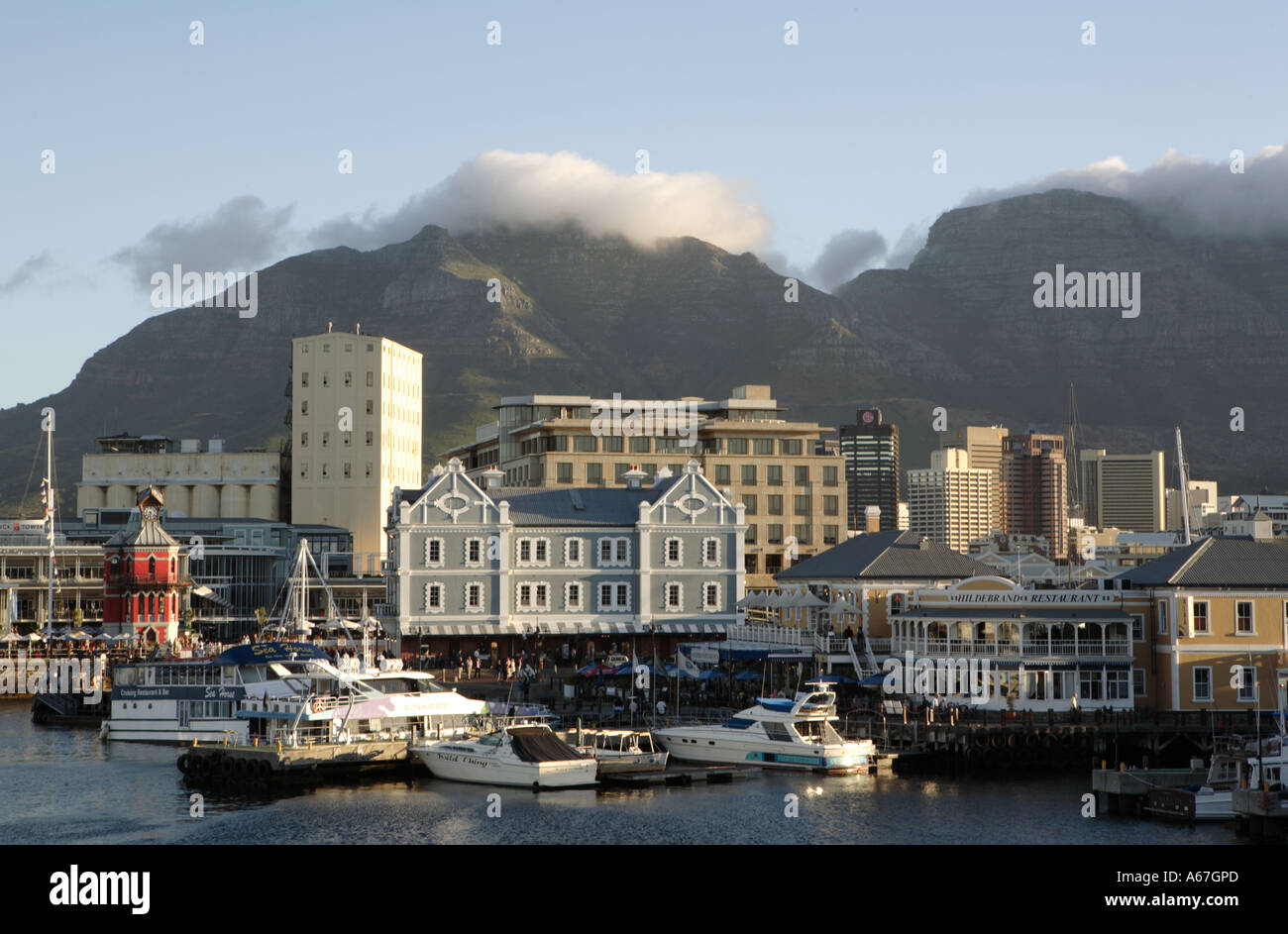Cape town harbour ships hi-res stock photography and images - Alamy