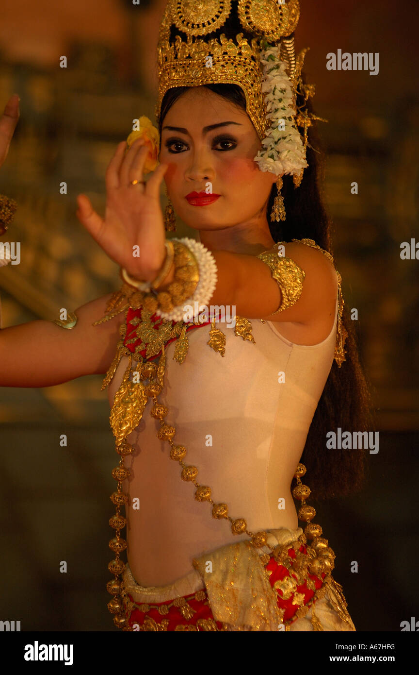 Khmer Traditional Dancer, Angkor Wat, Siem Reap, Cambodia Stock Photo ...
