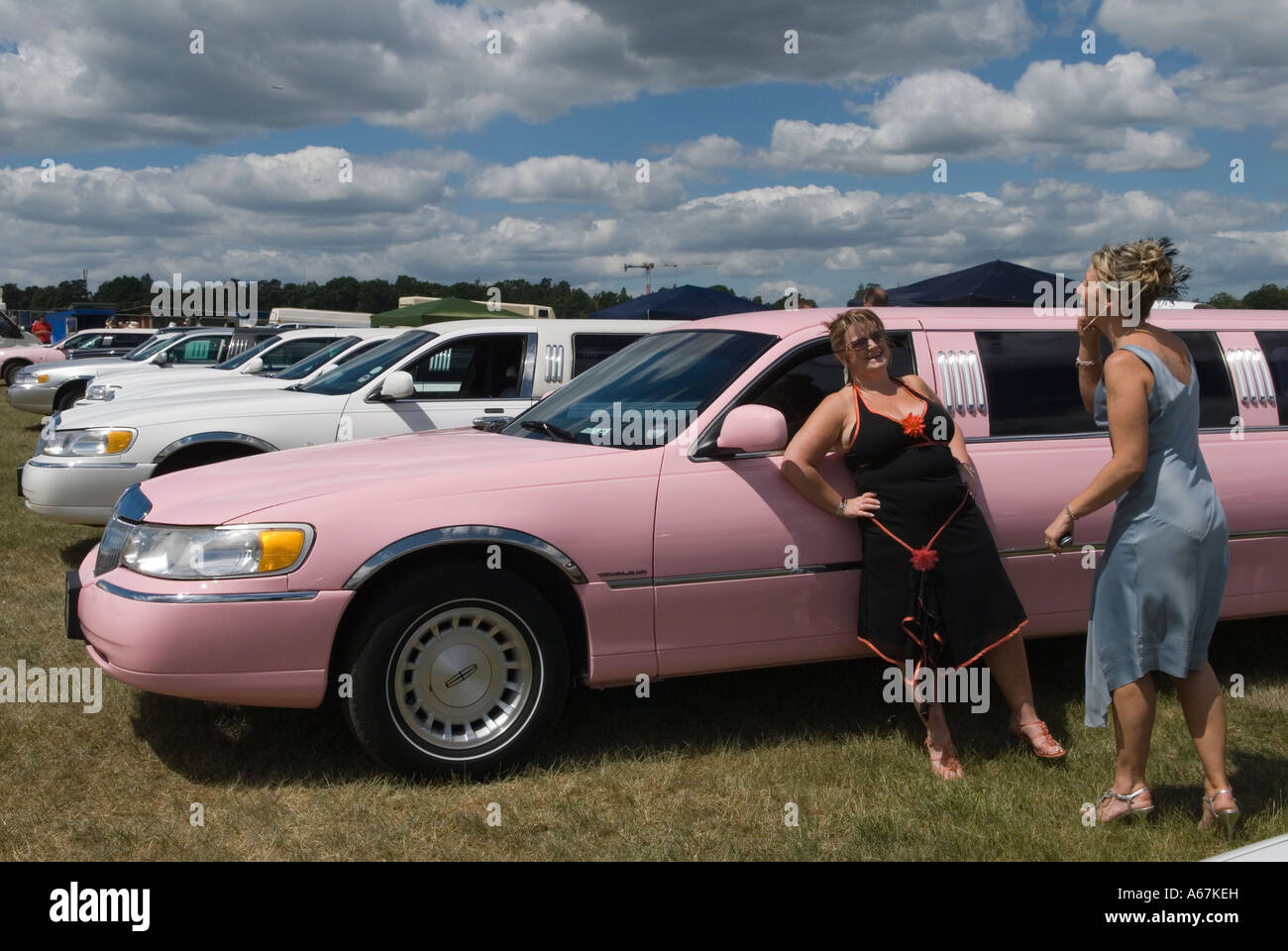 Stretch limo racing hi-res stock photography and images - Alamy
