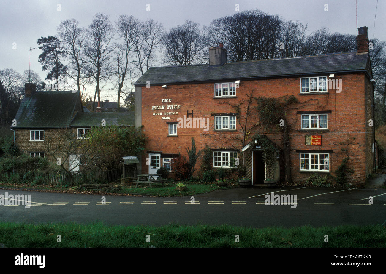 Hook norton pub pear tree hi-res stock photography and images - Alamy