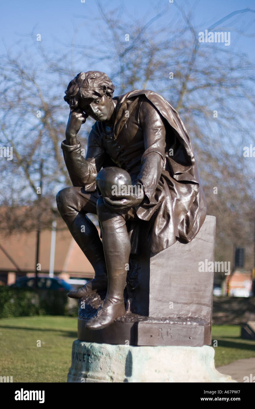 Hamlet skull hi-res stock photography and images - Alamy