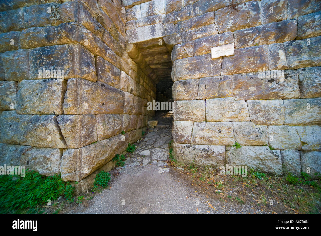 Narrow gate hi-res stock photography and images - Alamy