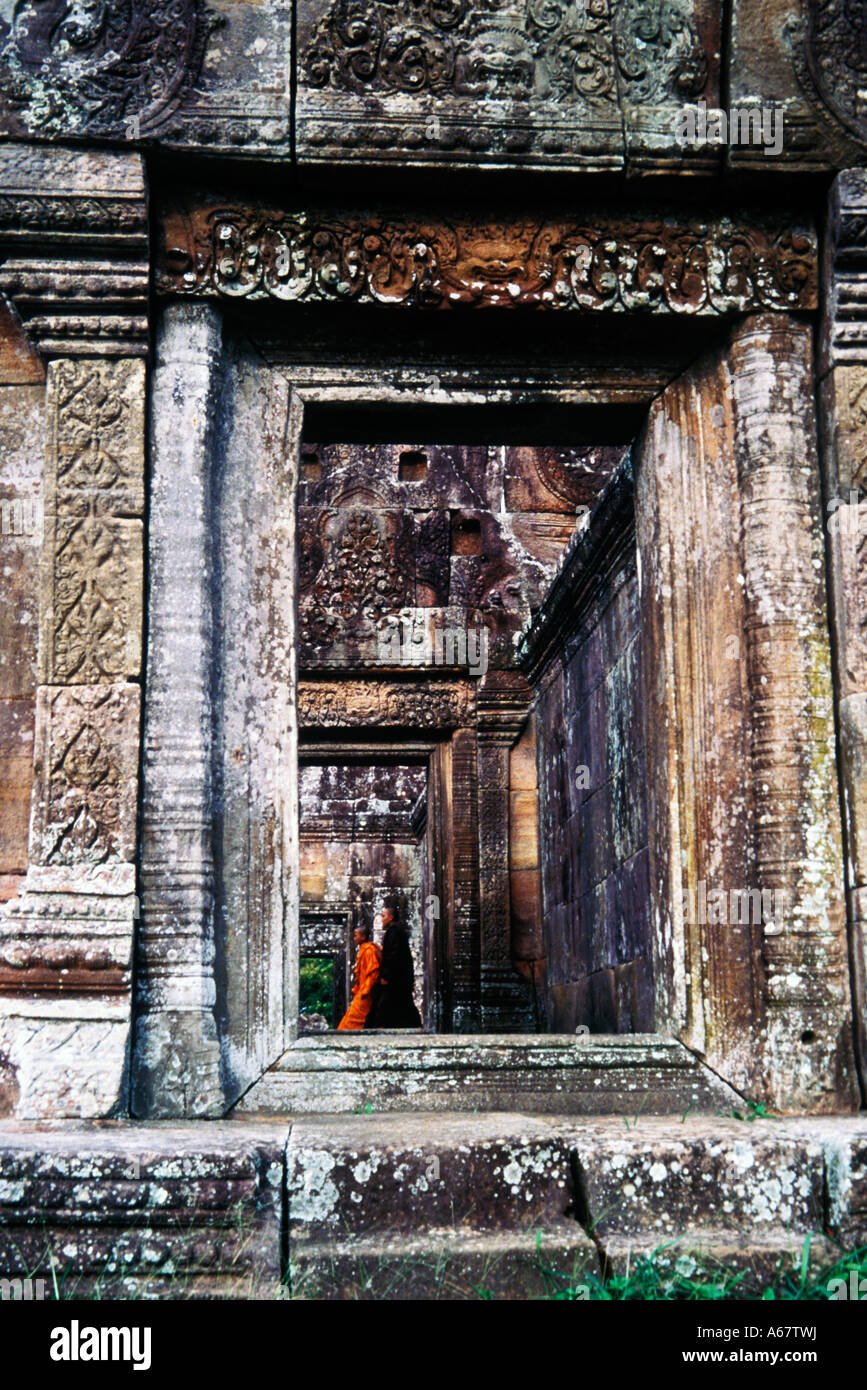 Preah vihear monk hi-res stock photography and images - Alamy