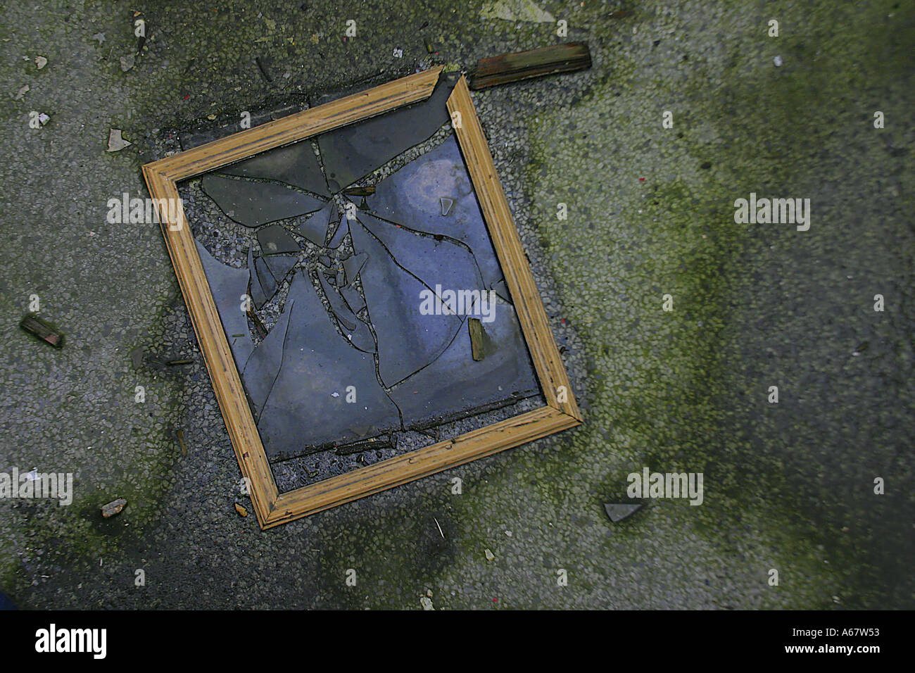 Broken mirror superstition hi-res stock photography and images - Alamy