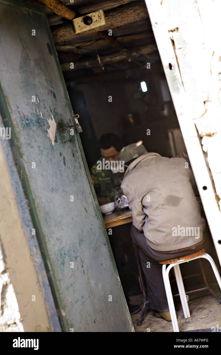 CHINA ChuanDiXia Chinese farm workers eating lunch at a traditional ...