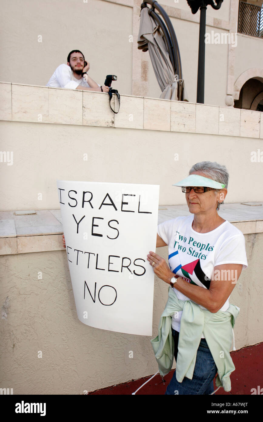 Florida surfside shul bal synagogue hi-res stock photography and images ...