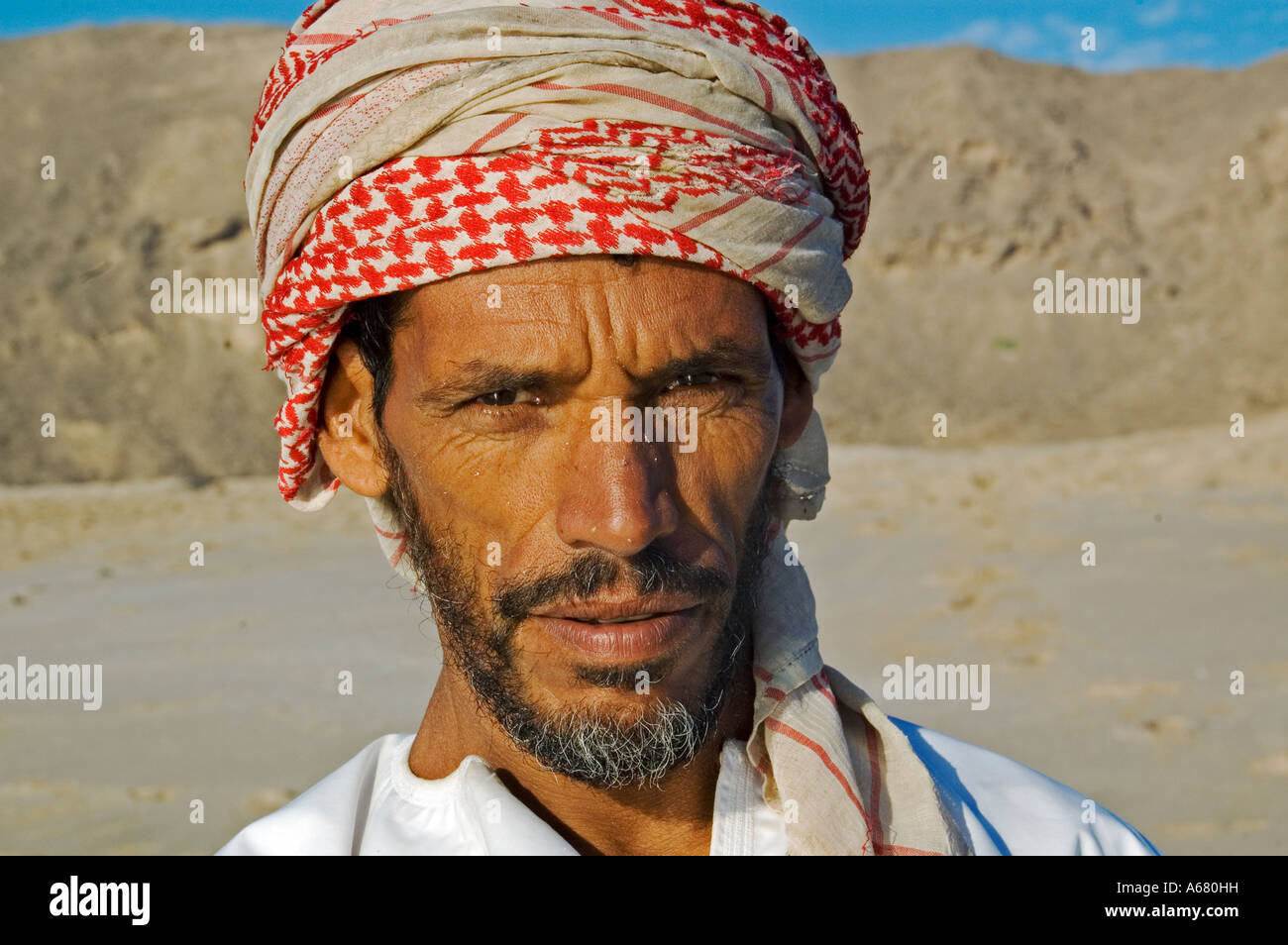 Portrait nativ man with turban and gray beard Oman Stock Photo - Alamy