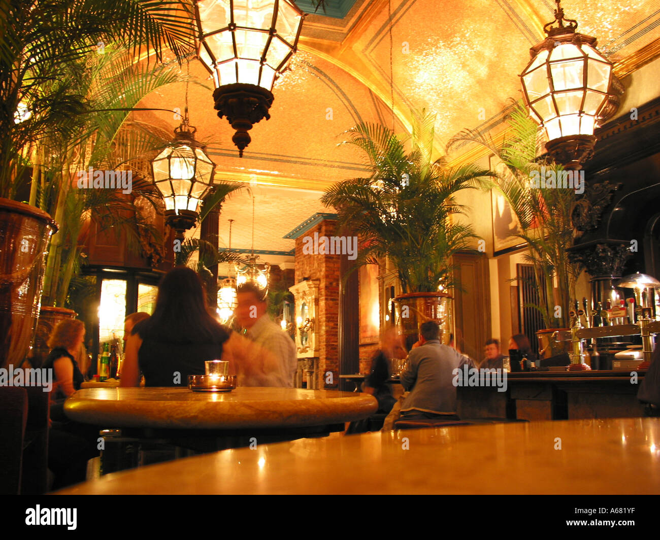 Interior of café en Seine Dawson Street Dublin Stock Photo - Alamy