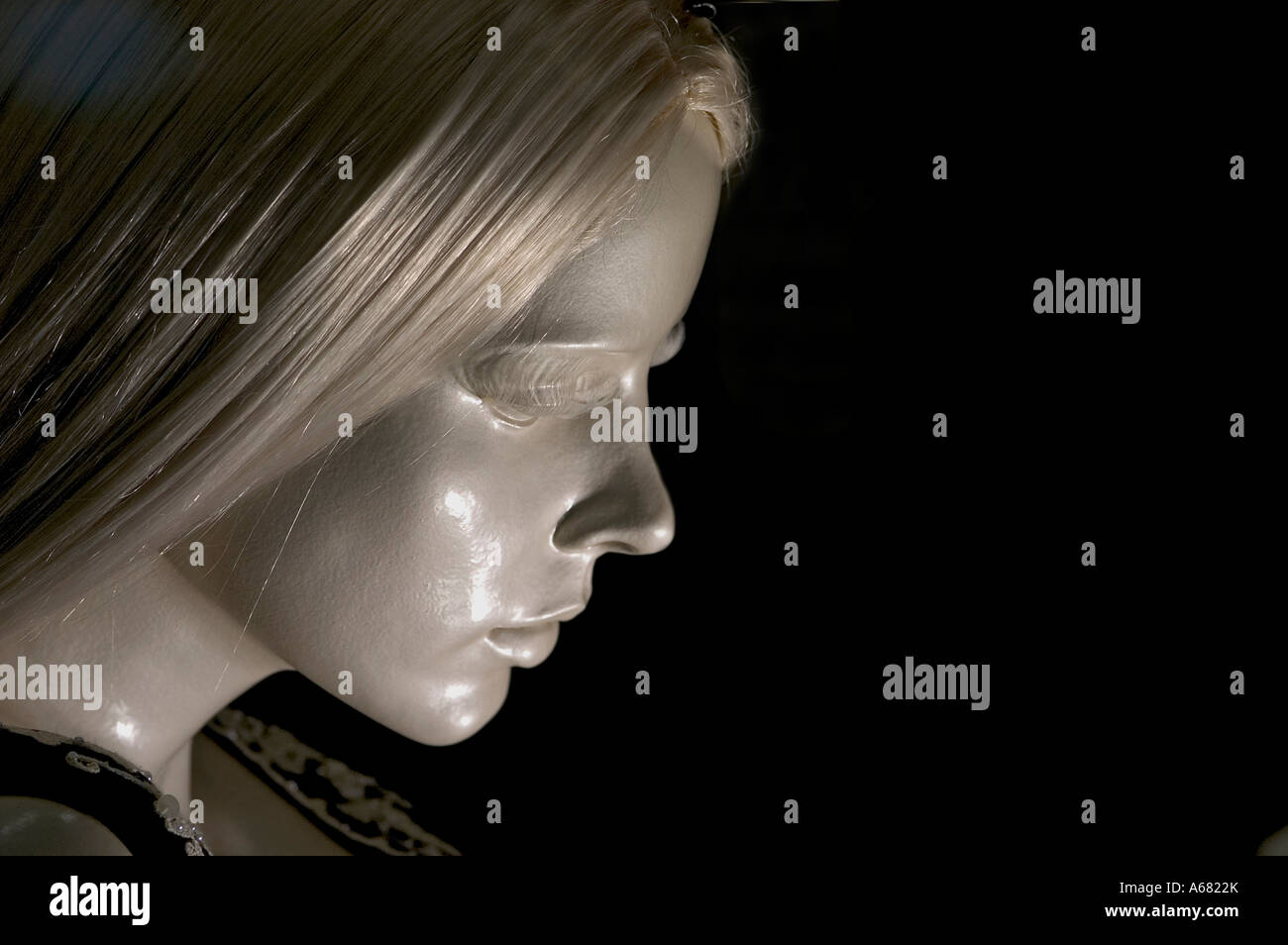 Portrait of a shop window dummy Stock Photo - Alamy