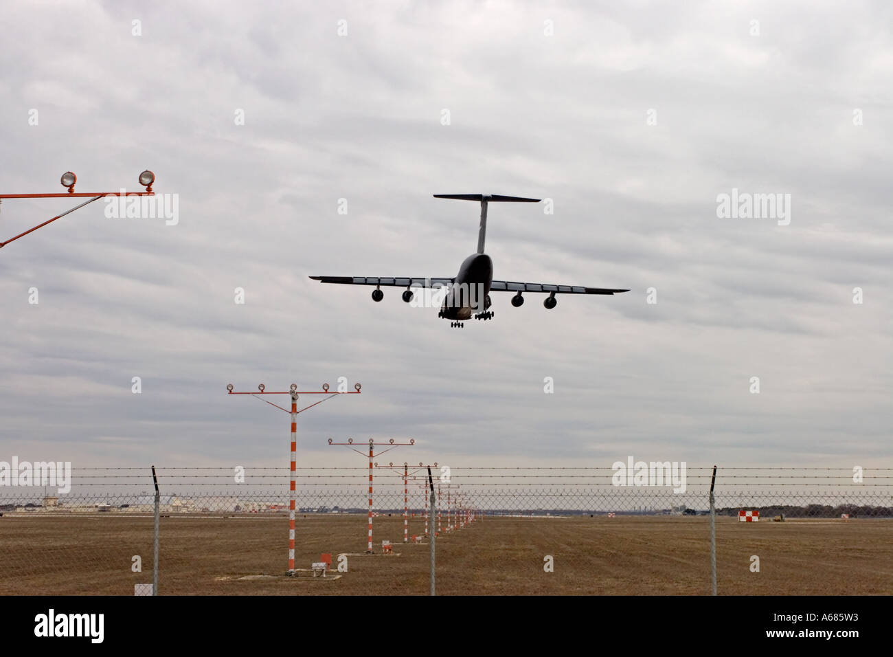 Approach over fence C-5 Aircraft Stock Photo - Alamy
