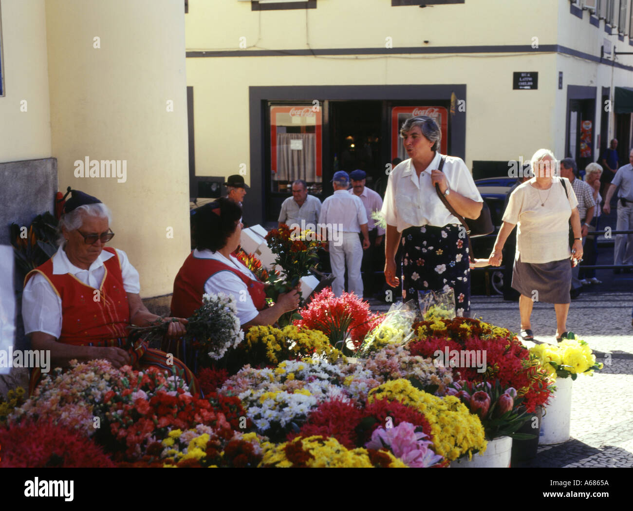 Dh funchal madeira flower seller hi-res stock photography and images ...