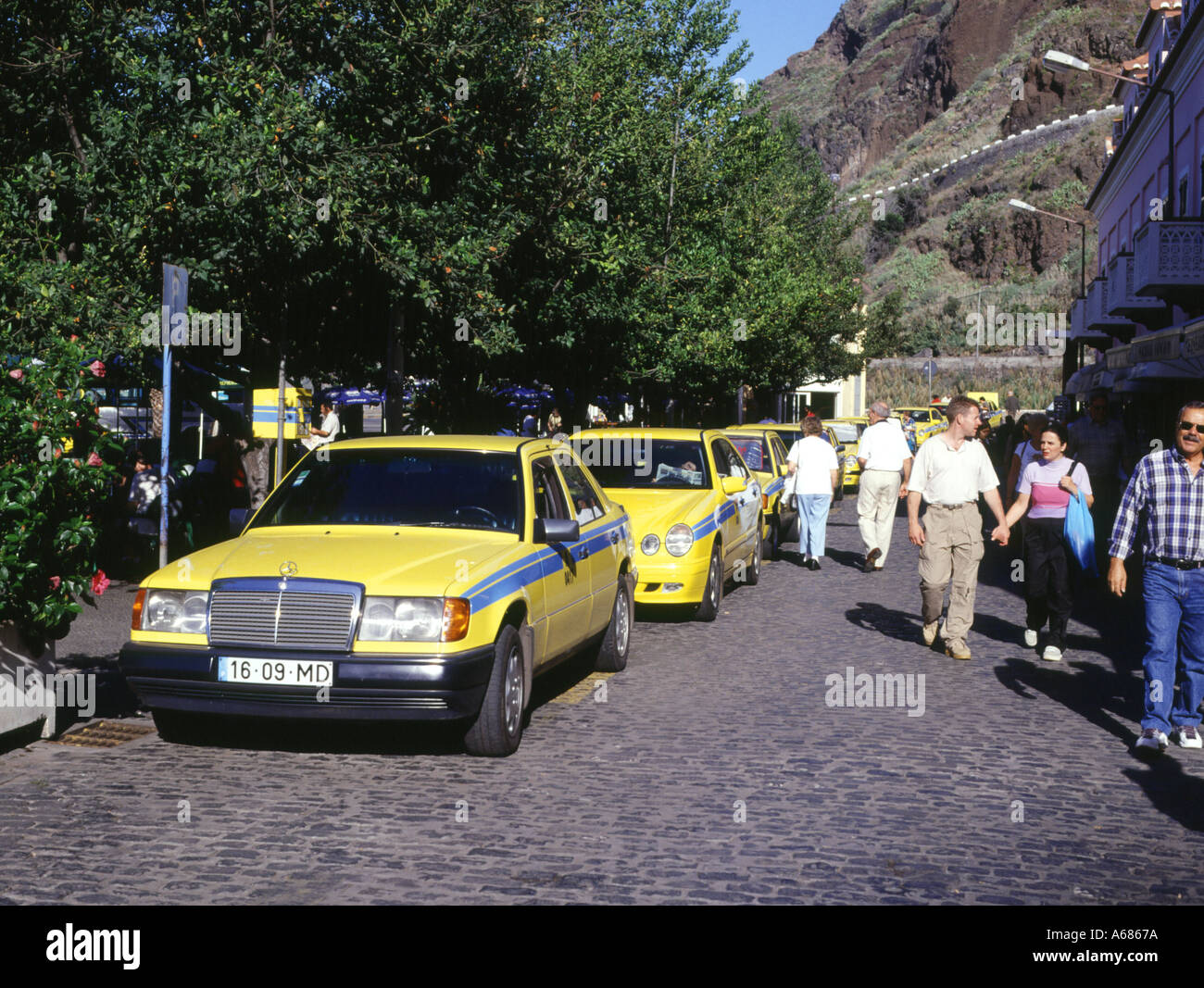 dh RIBEIRA BRAVA MADEIRA Madeiran yellow taxis cobbled street by ...