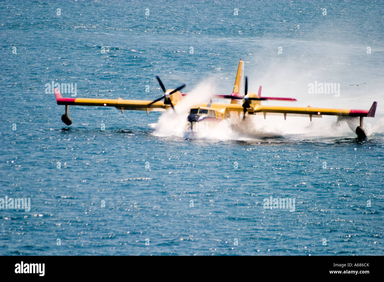Yellow hydroplane hi-res stock photography and images - Alamy