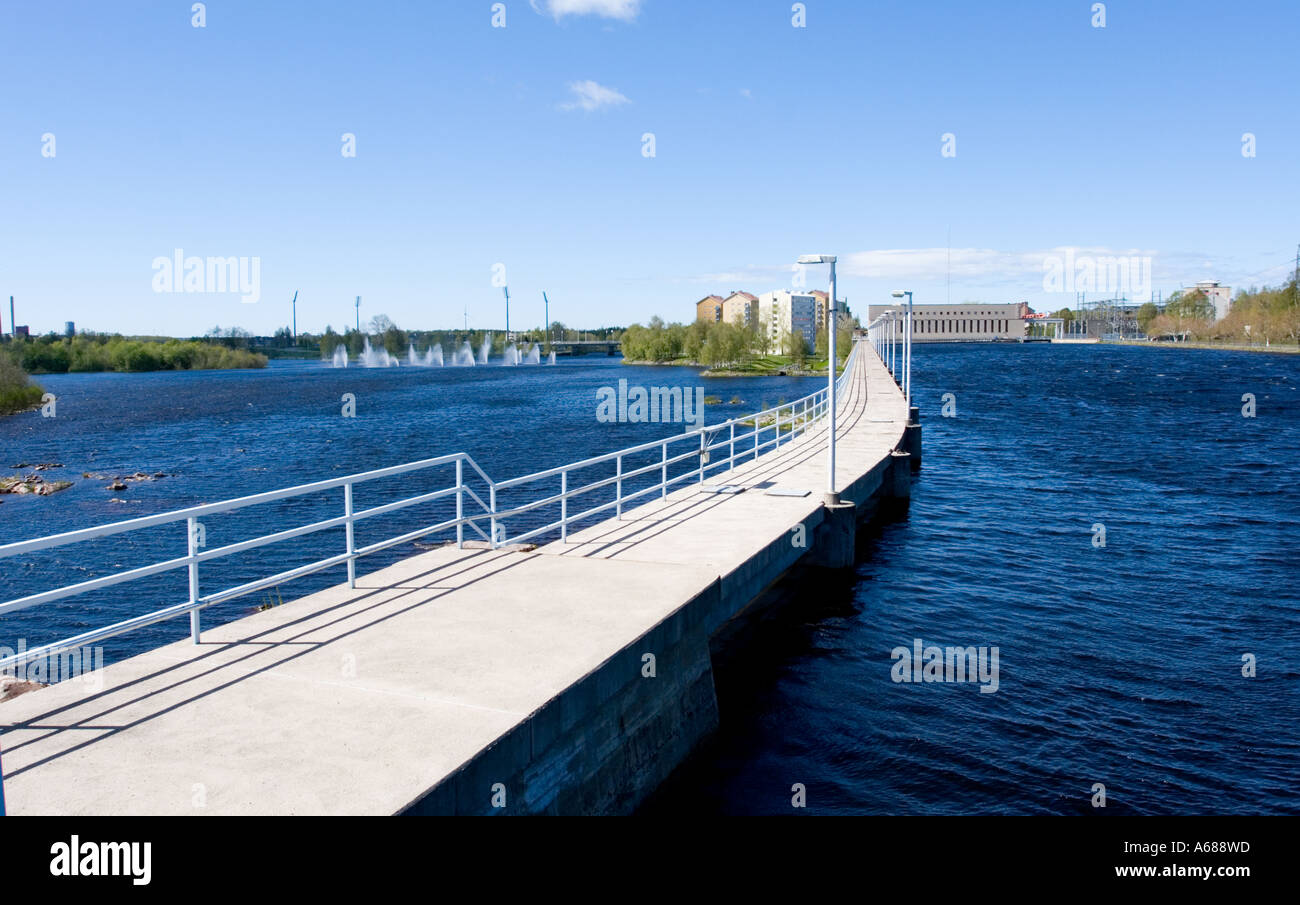 Walkway at the top of Merikoski power plant dam which splits Oulujoki ...