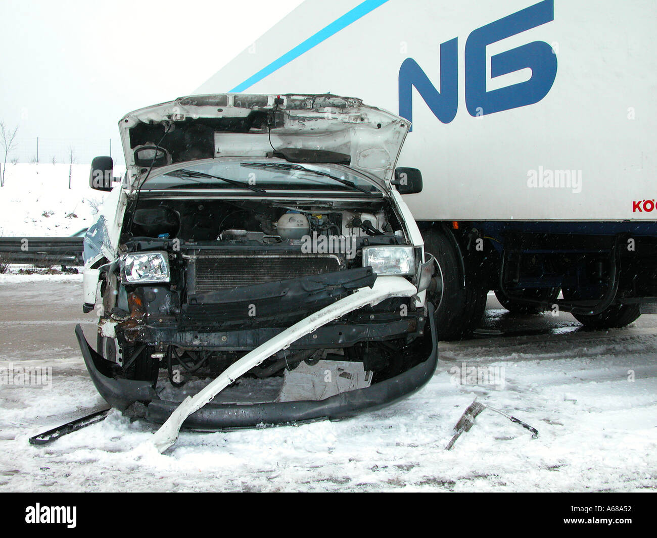 Crashed white van hi-res stock photography and images - Alamy