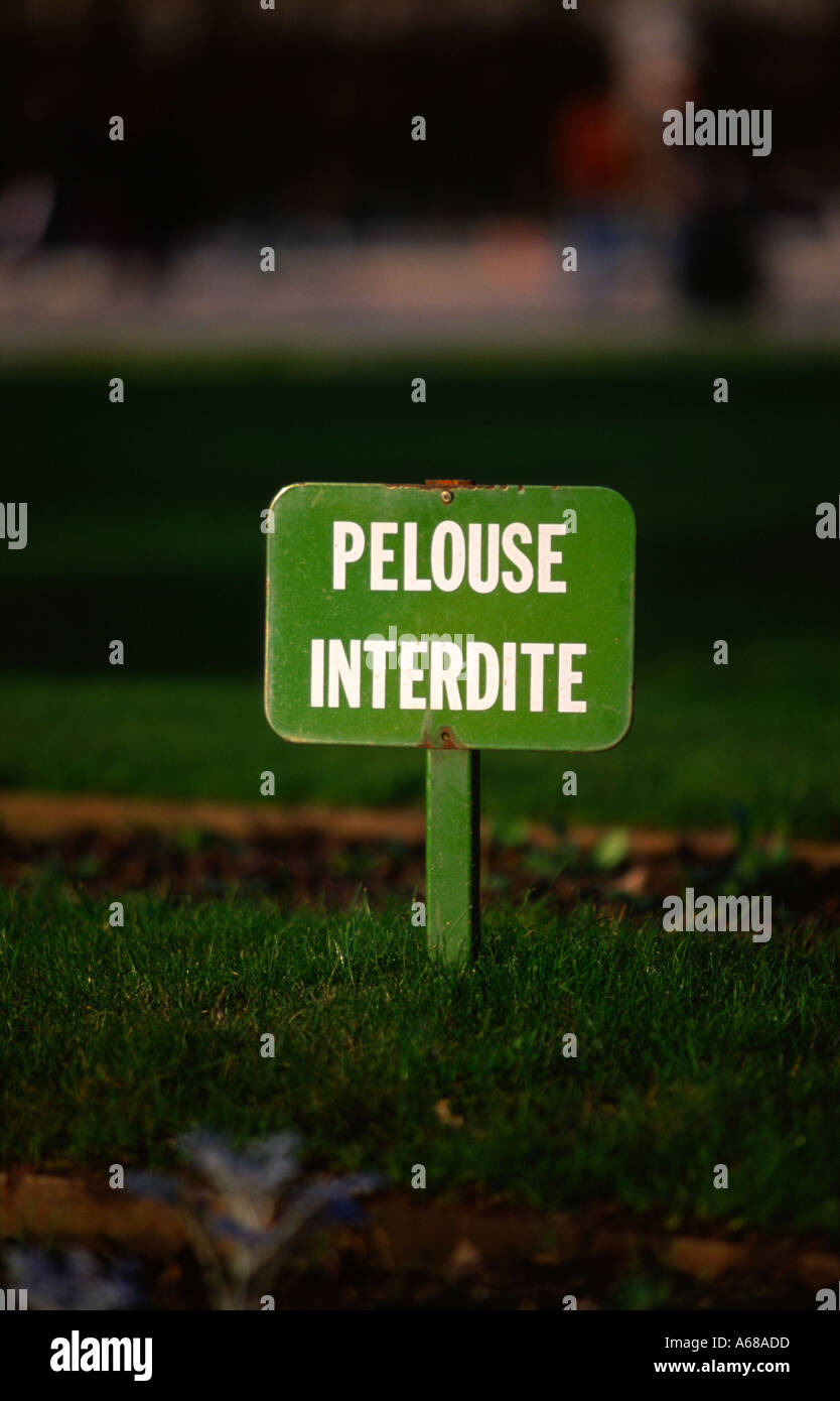 Pelouse interdite no entry Paris France Stock Photo - Alamy