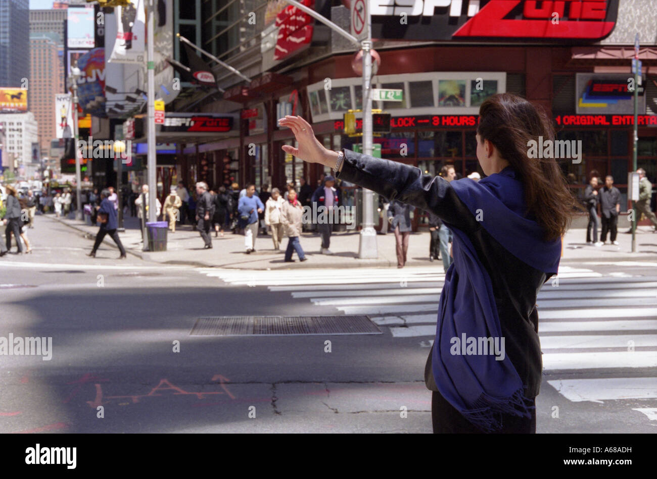 Business woman hailing cab downtown New York Stock Photo - Alamy