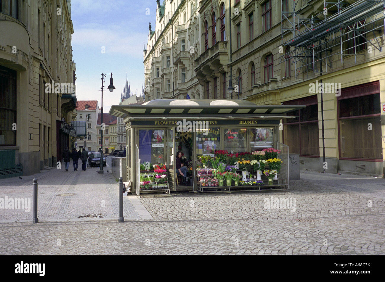 Florist kiosk hi-res stock photography and images - Alamy
