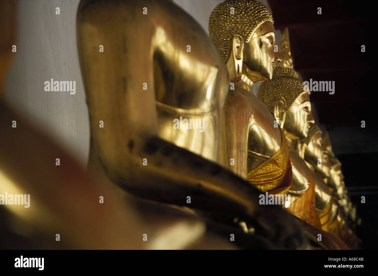 Gold sit hi-res stock photography and images - Alamy