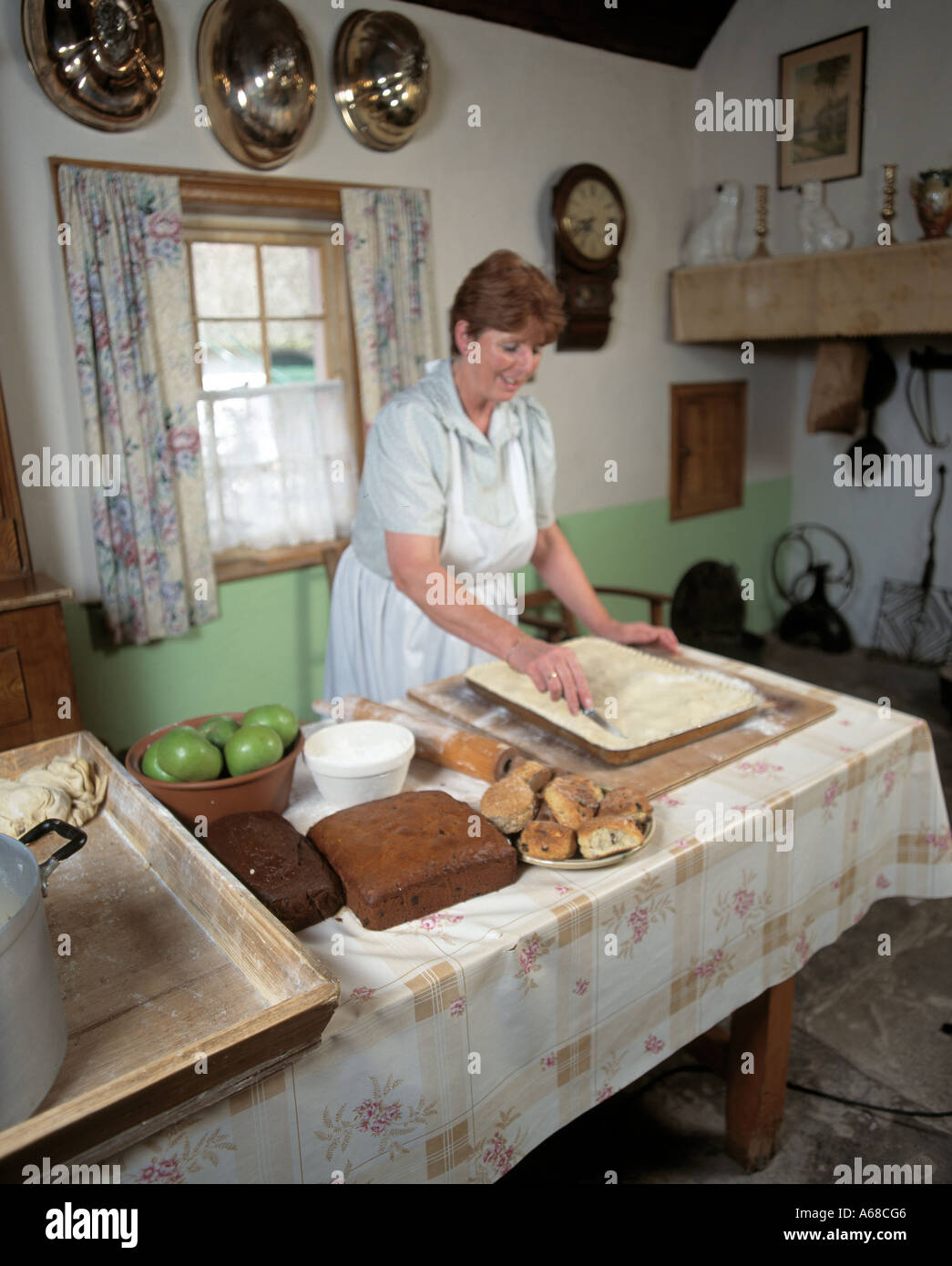 Irish farmhouse kitchen hi-res stock photography and images - Alamy