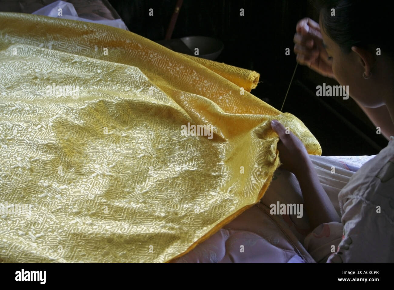 Silk with gold thread hi-res stock photography and images - Alamy