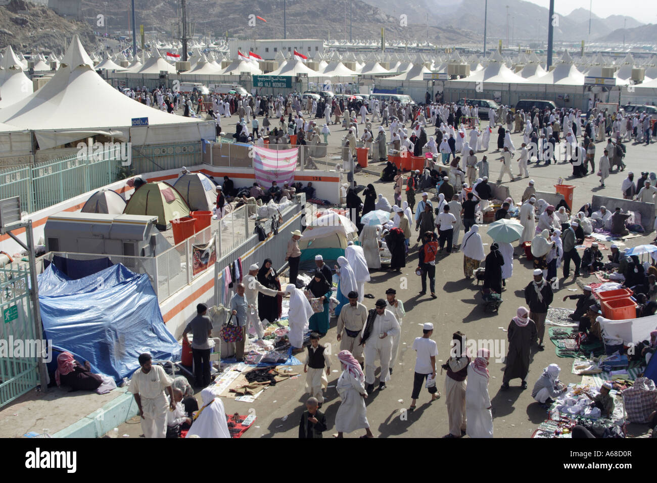 Street scene in Mina during the hajj Stock Photo - Alamy